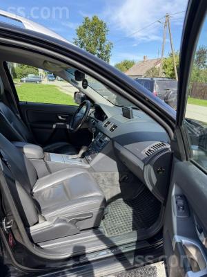Black Volvo XC90 2014 in Ventspils, with an engine capacity of 2.40 L and mileage of 275 thousand km for 9990 €, photo 12 on AUTOMOTO.COM.LV