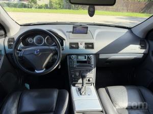 Black Volvo XC90 2014 in Ventspils, with an engine capacity of 2.40 L and mileage of 275 thousand km for 9990 €, photo 17 on AUTOMOTO.COM.LV
