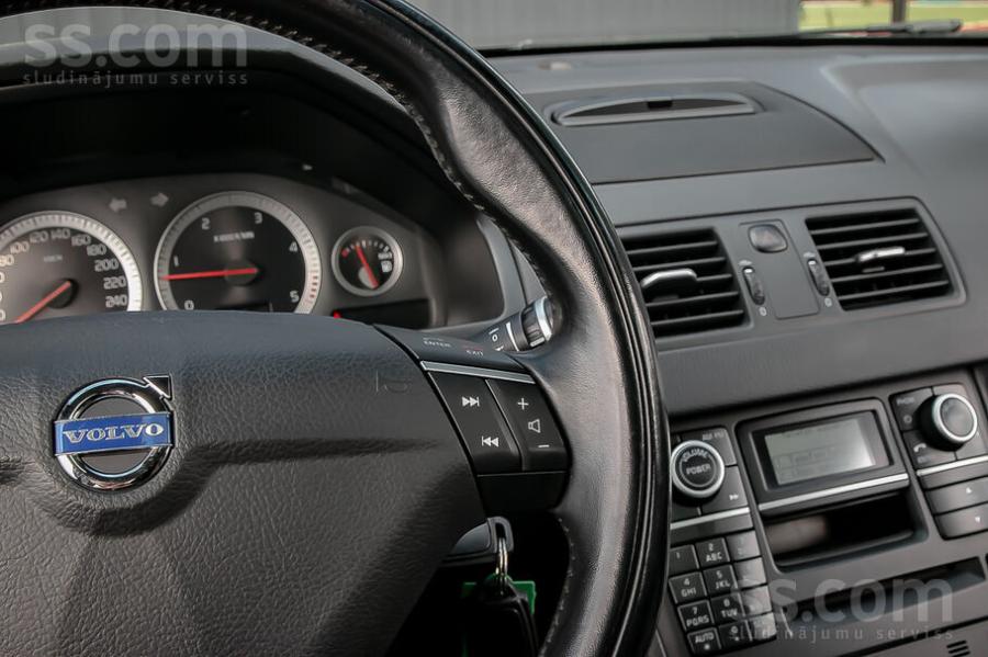Melns Volvo XC90 2014 Tukums, ar dzinēja tilpumu 2.40 L un nobraukumu 217 tūkst. km par 13490 €, foto 18 vietnē AUTOMOTO.COM.LV