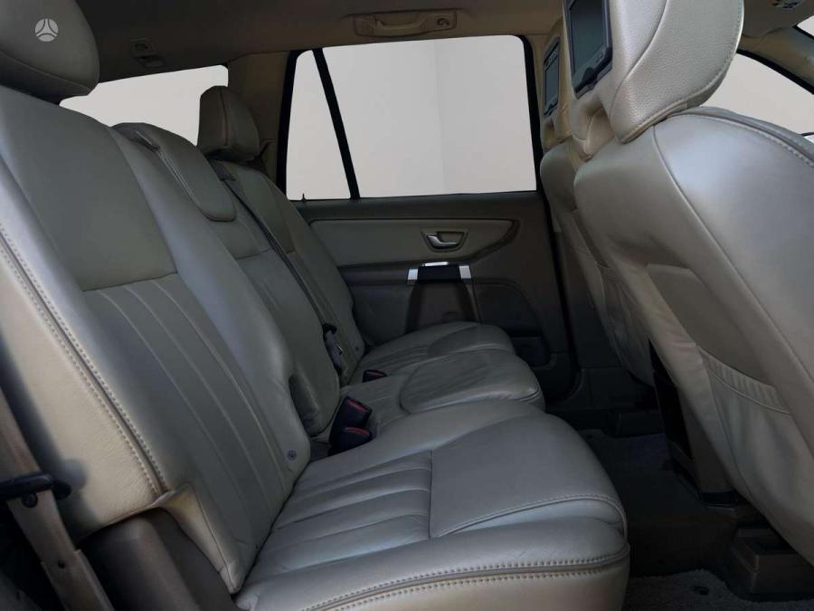 Black Volvo XC90 2014 in Vilnius, with an engine capacity of 3.20 L and mileage of 220 thousand km for 10999 €, photo 9 on AUTOMOTO.COM.LV