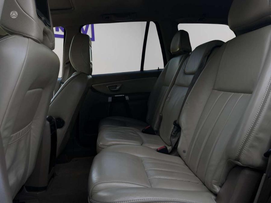 Black Volvo XC90 2014 in Vilnius, with an engine capacity of 3.20 L and mileage of 220 thousand km for 10999 €, photo 11 on AUTOMOTO.COM.LV