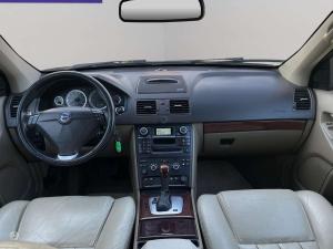 Black Volvo XC90 2014 in Vilnius, with an engine capacity of 3.20 L and mileage of 220 thousand km for 10999 €, photo 12 on AUTOMOTO.COM.LV
