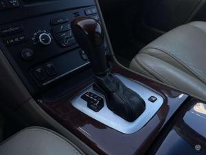 Black Volvo XC90 2014 in Vilnius, with an engine capacity of 3.20 L and mileage of 220 thousand km for 10999 €, photo 15 on AUTOMOTO.COM.LV
