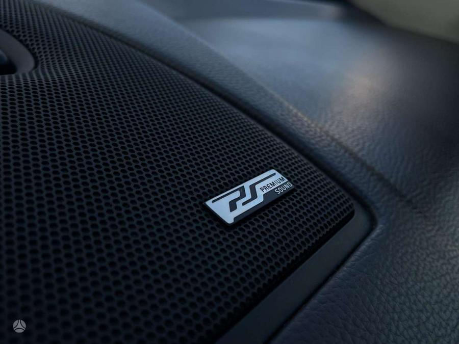 Black Volvo XC90 2014 in Vilnius, with an engine capacity of 3.20 L and mileage of 220 thousand km for 10999 €, photo 20 on AUTOMOTO.COM.LV