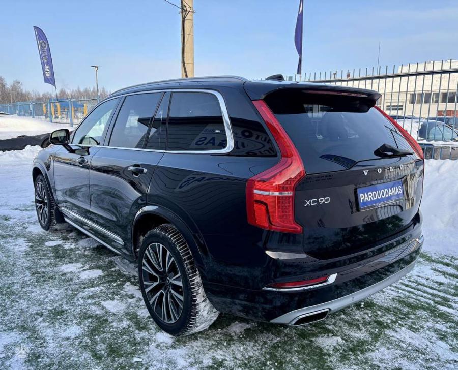 Black Volvo XC90 2015 in Panevezys, with an engine capacity of 1.97 L and mileage of 300 thousand km for 15900 €, photo 9 on AUTOMOTO.COM.LV