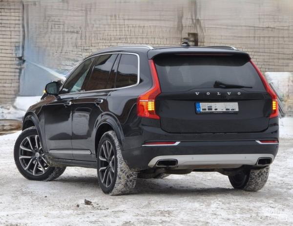 Black Volvo XC90 2015 in Vilnius, with an engine capacity of 2.00 L and mileage of 262 thousand km for 23600 €, photo 8 on AUTOMOTO.COM.LV