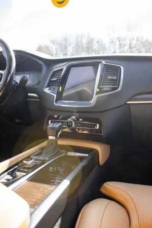 Melns Volvo XC90 2015 Kauņa, ar dzinēja tilpumu 2.00 L un nobraukumu 195 tūkst. km par 18700 €, foto 14 vietnē AUTOMOTO.COM.LV