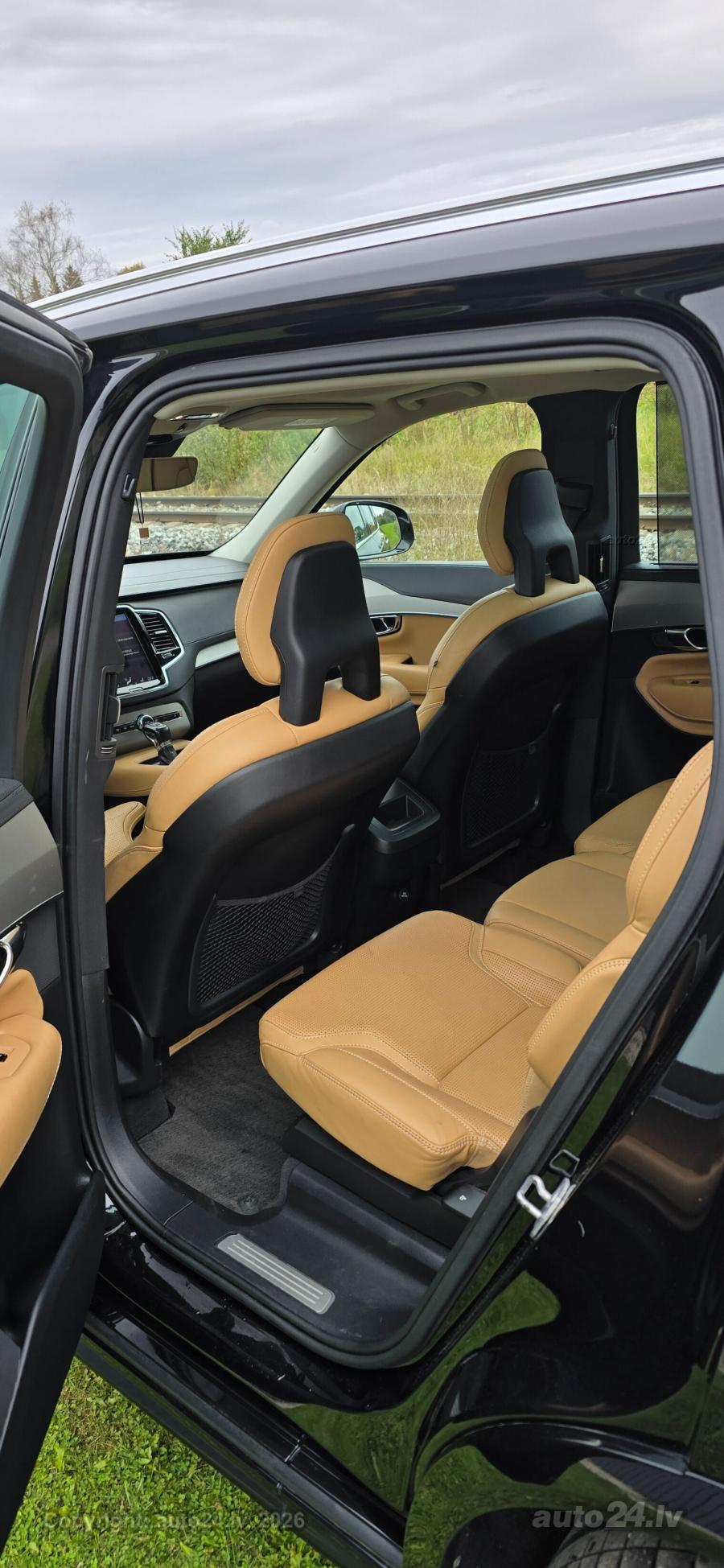 Melns Volvo XC90 2015 Tallina, ar dzinēja tilpumu 2.00 L un nobraukumu 305 tūkst. km par 24000 €, foto 12 vietnē AUTOMOTO.COM.LV