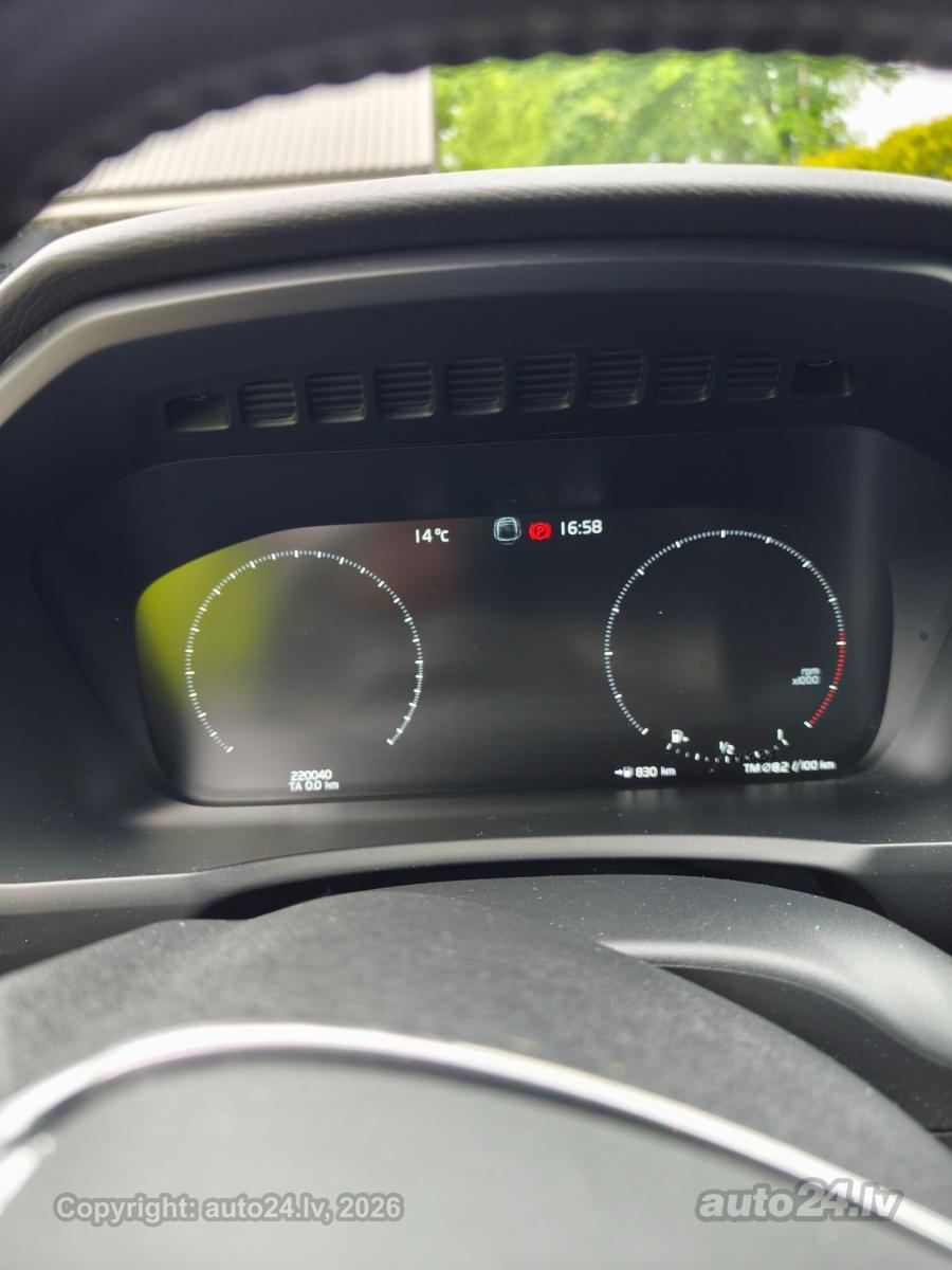 Black Volvo XC90 2015 in Tartu, with an engine capacity of 2.00 L and mileage of 220 thousand km for 19500 €, photo 7 on AUTOMOTO.COM.LV