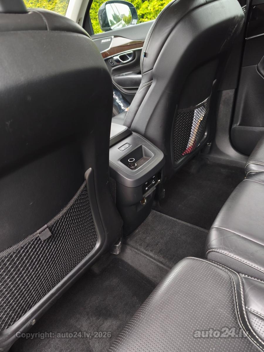 Black Volvo XC90 2015 in Tartu, with an engine capacity of 2.00 L and mileage of 220 thousand km for 19500 €, photo 8 on AUTOMOTO.COM.LV