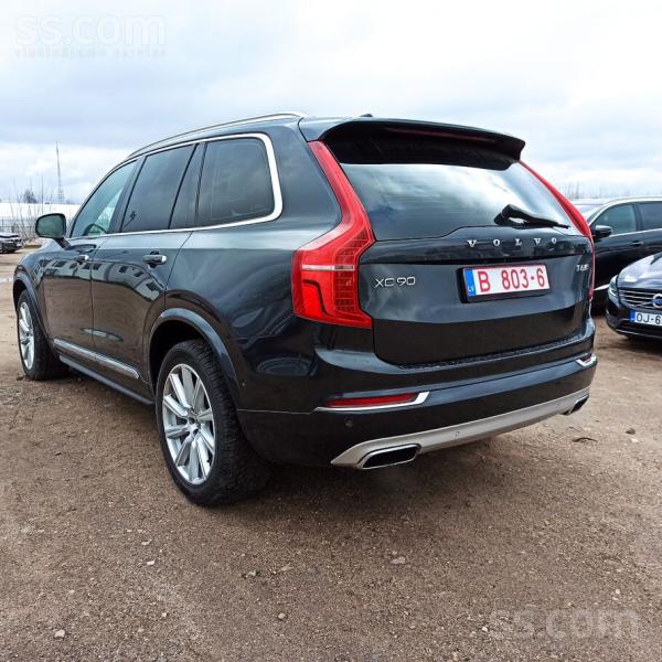Melns Volvo XC90 2015 Daugavpils, ar dzinēja tilpumu 2.00 L un nobraukumu 0 tūkst. km par 22700 €, foto 5 vietnē AUTOMOTO.COM.LV