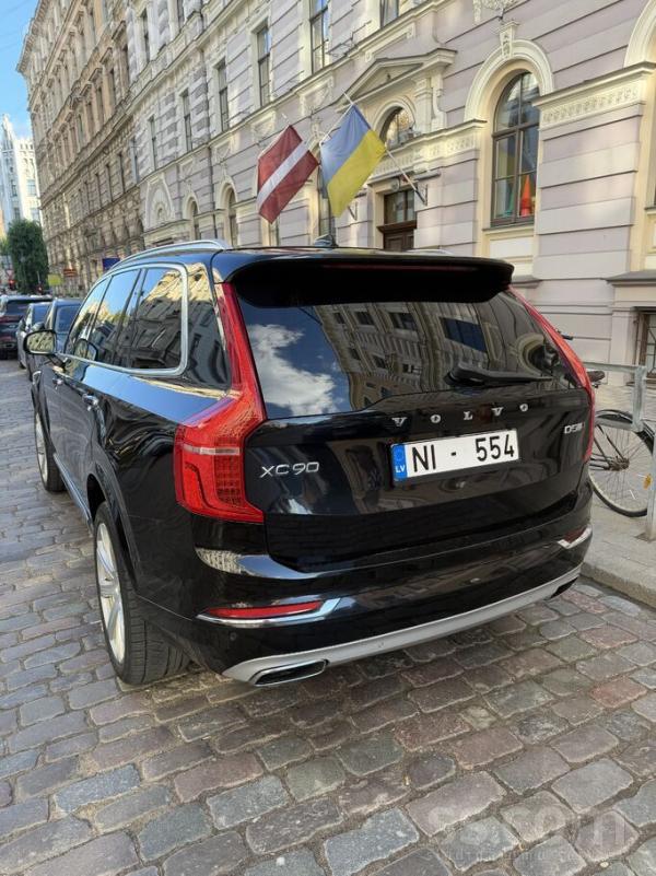 Melns Volvo XC90 2015 Rīga, ar dzinēja tilpumu 2.00 L un nobraukumu 242 tūkst. km par 23400 €, foto 4 vietnē AUTOMOTO.COM.LV