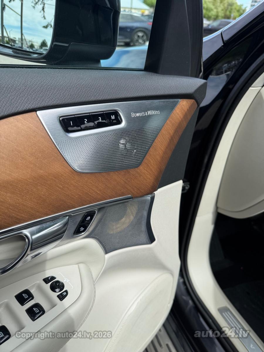 Black Volvo XC90 2015 in Tallinn, with an engine capacity of 2.00 L and mileage of 282 thousand km for 16400 €, photo 10 on AUTOMOTO.COM.LV