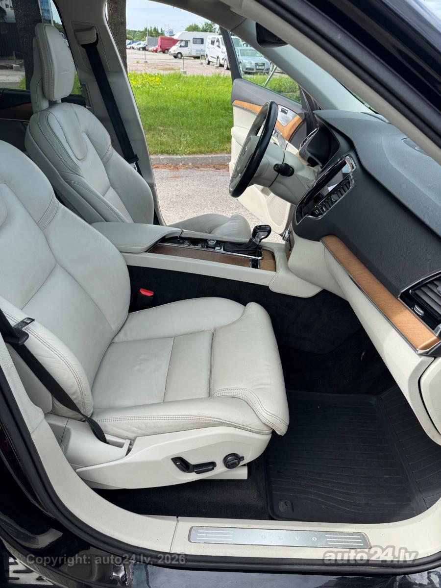Black Volvo XC90 2015 in Tallinn, with an engine capacity of 2.00 L and mileage of 282 thousand km for 16400 €, photo 11 on AUTOMOTO.COM.LV