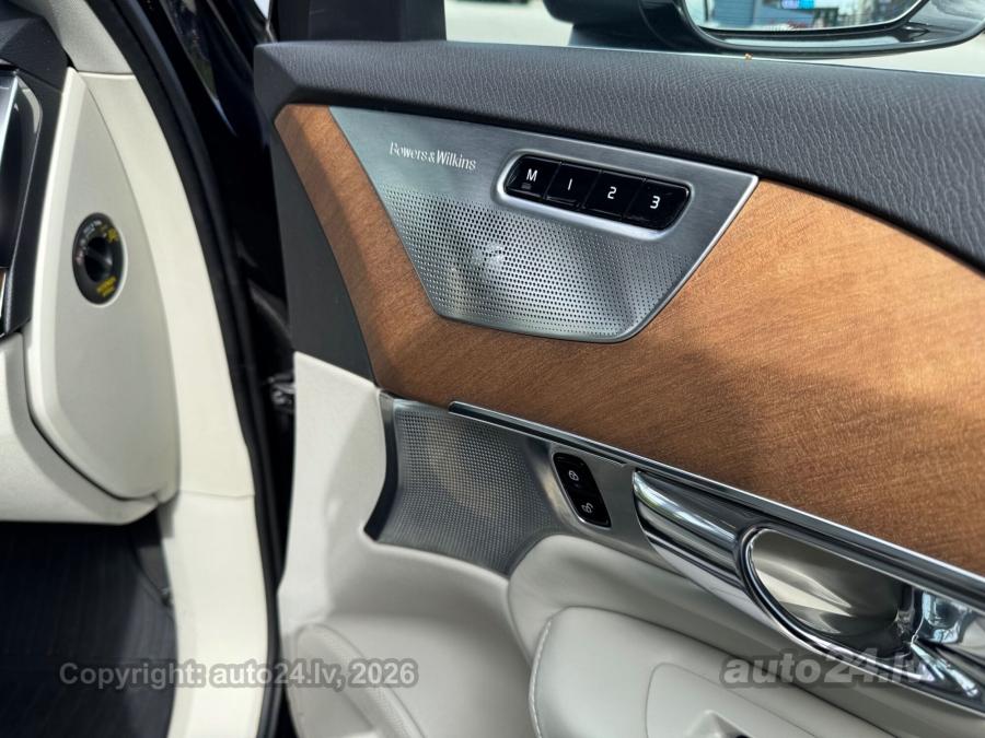 Black Volvo XC90 2015 in Tallinn, with an engine capacity of 2.00 L and mileage of 282 thousand km for 16400 €, photo 12 on AUTOMOTO.COM.LV