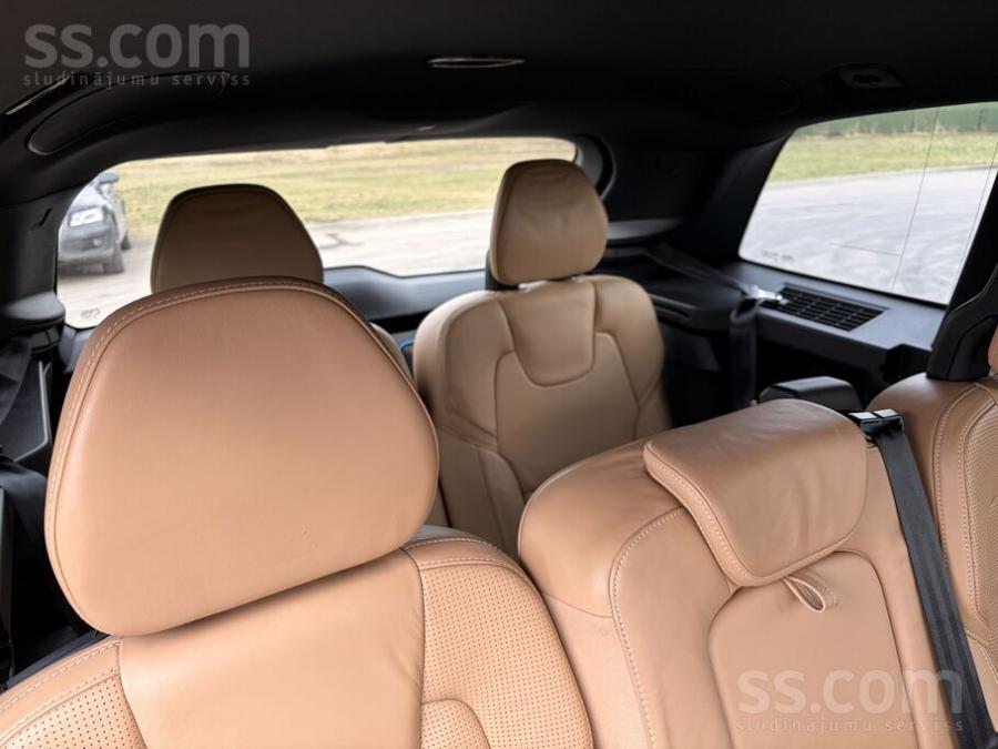 Black Volvo XC90 2015 in Riga, with an engine capacity of 2.00 L and mileage of 338 thousand km for 16000 €, photo 13 on AUTOMOTO.COM.LV