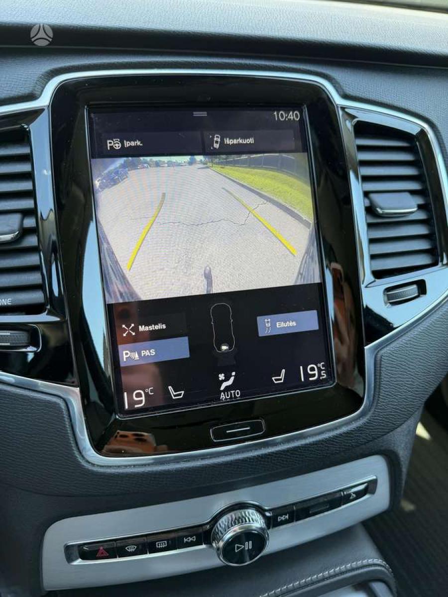 Black Volvo XC90 2015 in Siauliai, with an engine capacity of 1.97 L and mileage of 225 thousand km for 18250 €, photo 19 on AUTOMOTO.COM.LV