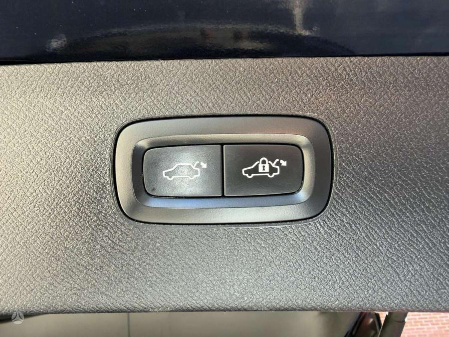 Black Volvo XC90 2015 in Siauliai, with an engine capacity of 1.97 L and mileage of 225 thousand km for 18250 €, photo 26 on AUTOMOTO.COM.LV