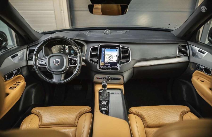 Black Volvo XC90 2015 in Kaunas, with an engine capacity of 1.97 L and mileage of 261 thousand km for 20500 €, photo 9 on AUTOMOTO.COM.LV