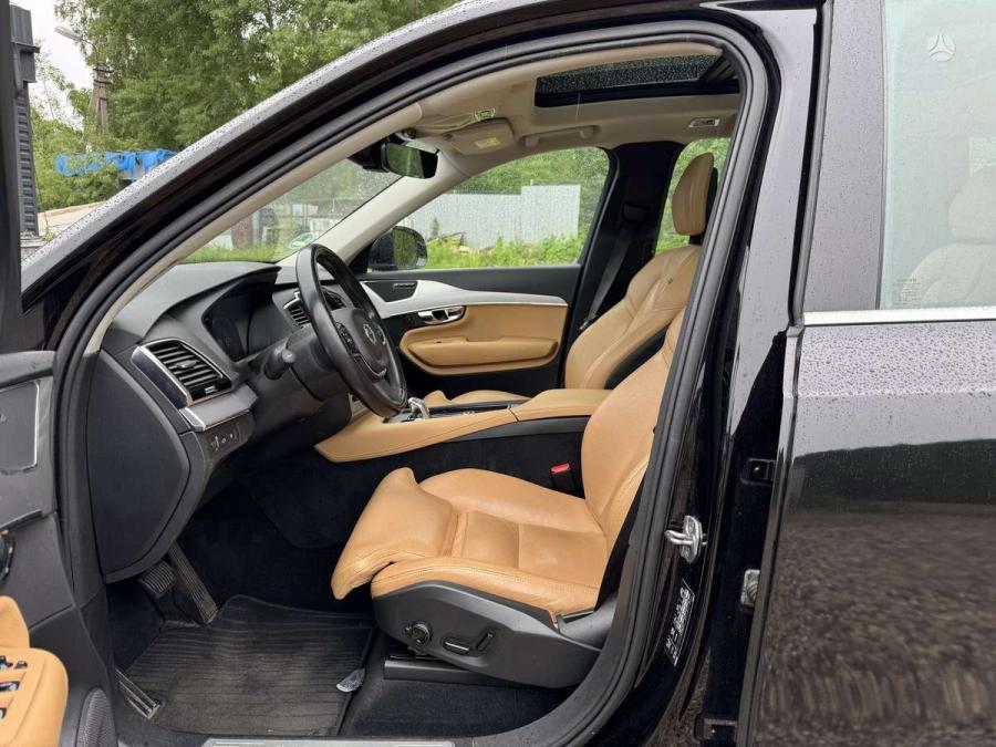 Melns Volvo XC90 2015 Alīta, ar dzinēja tilpumu 2.00 L un nobraukumu 312 tūkst. km par 15600 €, foto 7 vietnē AUTOMOTO.COM.LV