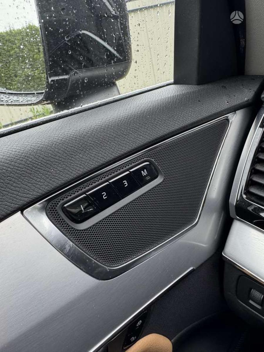 Melns Volvo XC90 2015 Alīta, ar dzinēja tilpumu 2.00 L un nobraukumu 312 tūkst. km par 15600 €, foto 20 vietnē AUTOMOTO.COM.LV