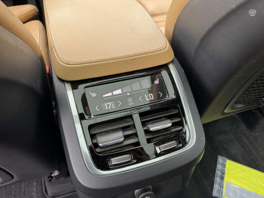 Melns Volvo XC90 2015 Alīta, ar dzinēja tilpumu 2.00 L un nobraukumu 312 tūkst. km par 15600 €, foto 21 vietnē AUTOMOTO.COM.LV