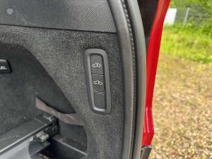 Melns Volvo XC90 2015 Alīta, ar dzinēja tilpumu 2.00 L un nobraukumu 312 tūkst. km par 15600 €, foto 22 vietnē AUTOMOTO.COM.LV