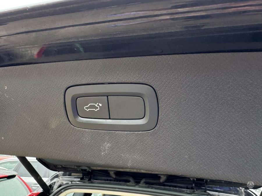 Melns Volvo XC90 2015 Alīta, ar dzinēja tilpumu 2.00 L un nobraukumu 312 tūkst. km par 15600 €, foto 24 vietnē AUTOMOTO.COM.LV