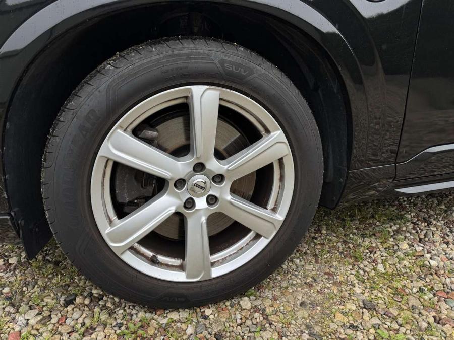 Melns Volvo XC90 2015 Alīta, ar dzinēja tilpumu 2.00 L un nobraukumu 312 tūkst. km par 15600 €, foto 27 vietnē AUTOMOTO.COM.LV