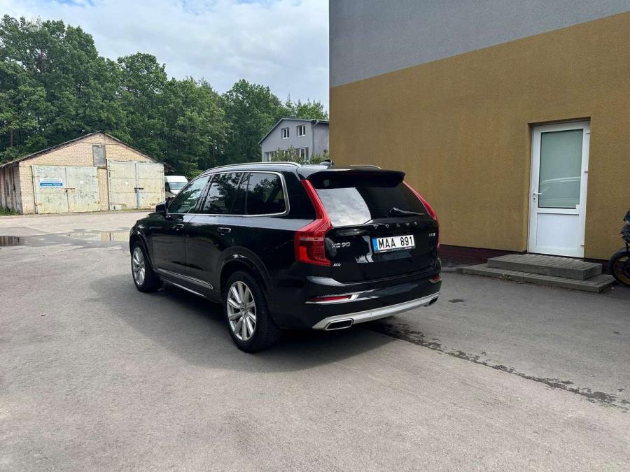Black Volvo XC90 2015 in Vilnius, with an engine capacity of 1.97 L and mileage of 199 thousand km for 18499 €, photo 6 on AUTOMOTO.COM.LV