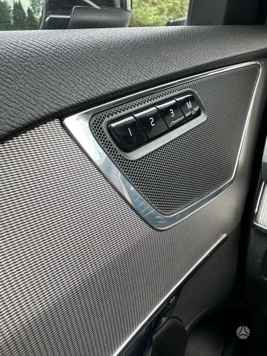 Black Volvo XC90 2015 in Vilnius, with an engine capacity of 1.97 L and mileage of 199 thousand km for 18499 €, photo 14 on AUTOMOTO.COM.LV