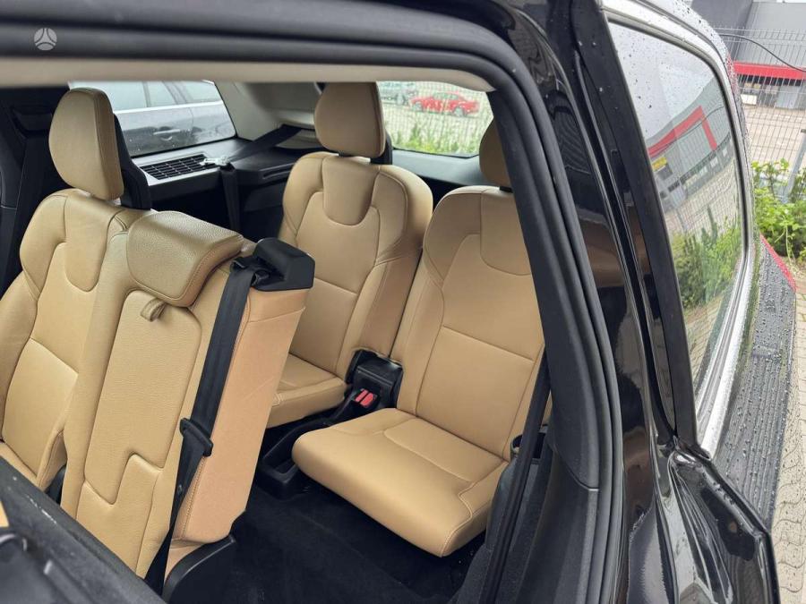 Black Volvo XC90 2015 in Alytus, with an engine capacity of 2.00 L and mileage of 312 thousand km for 15950 €, photo 12 on AUTOMOTO.COM.LV
