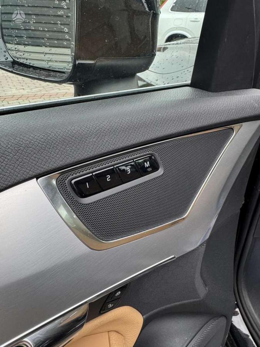 Black Volvo XC90 2015 in Alytus, with an engine capacity of 2.00 L and mileage of 312 thousand km for 15950 €, photo 23 on AUTOMOTO.COM.LV