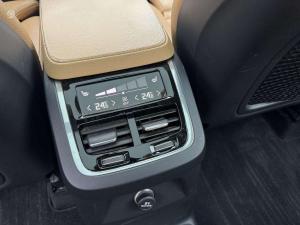 Black Volvo XC90 2015 in Alytus, with an engine capacity of 2.00 L and mileage of 312 thousand km for 15950 €, photo 25 on AUTOMOTO.COM.LV