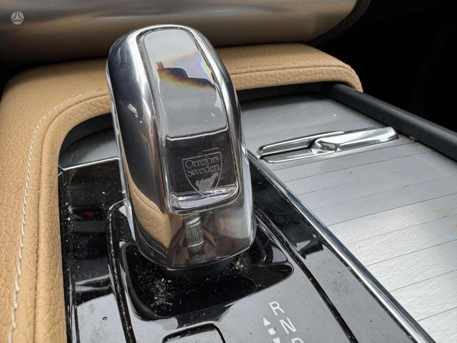 Black Volvo XC90 2015 in Alytus, with an engine capacity of 2.00 L and mileage of 312 thousand km for 15950 €, photo 26 on AUTOMOTO.COM.LV