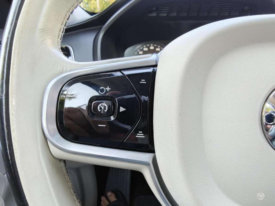 Melns Volvo XC90 2015 Tauragė, ar dzinēja tilpumu 2.00 L un nobraukumu 300 tūkst. km par 17400 €, foto 29 vietnē AUTOMOTO.COM.LV