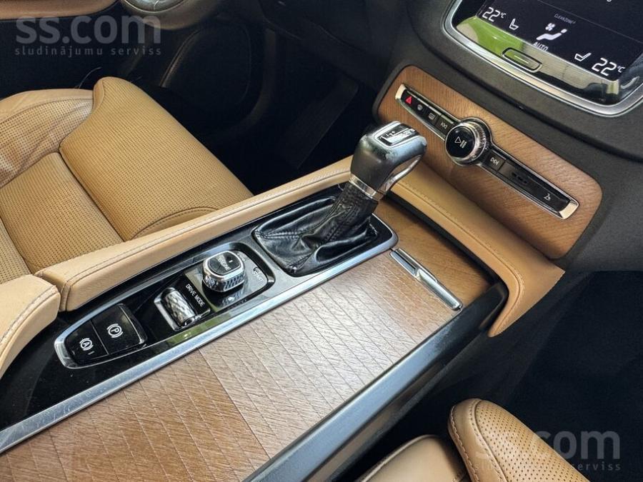 Melns Volvo XC90 2015 Rīga, ar dzinēja tilpumu 2.00 L un nobraukumu 0 tūkst. km par 18750 €, foto 12 vietnē AUTOMOTO.COM.LV