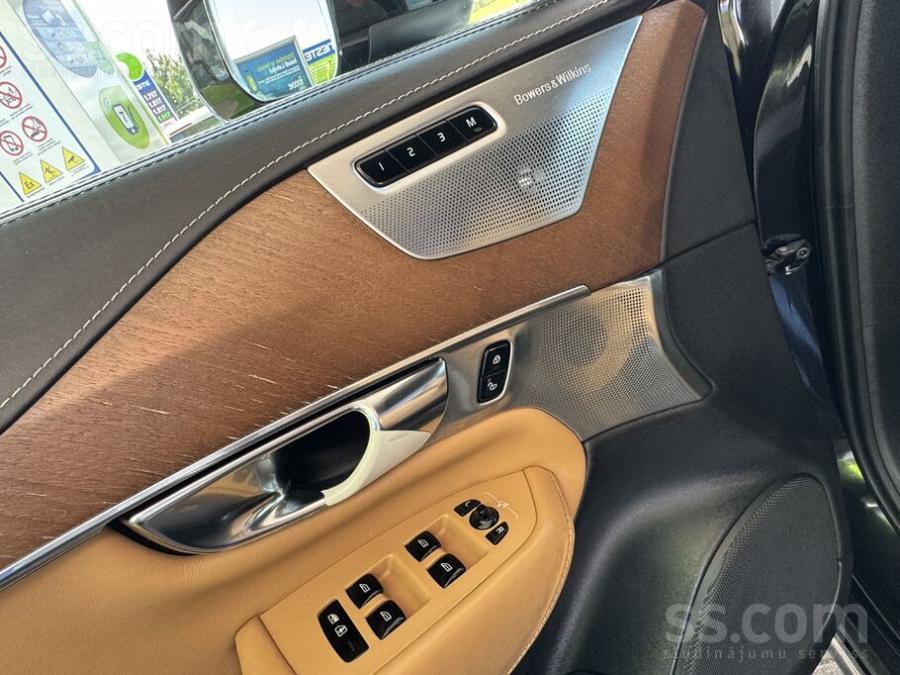 Melns Volvo XC90 2015 Rīga, ar dzinēja tilpumu 2.00 L un nobraukumu 0 tūkst. km par 18750 €, foto 18 vietnē AUTOMOTO.COM.LV