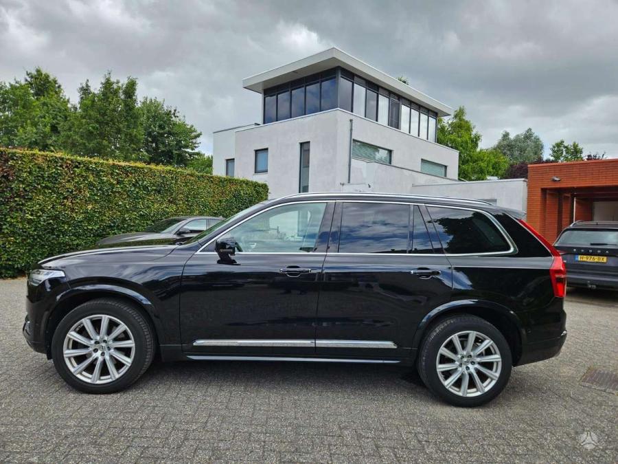 Black Volvo XC90 2015 in Kaunas, with an engine capacity of 1.97 L and mileage of 300 thousand km for 16950 €, photo 4 on AUTOMOTO.COM.LV