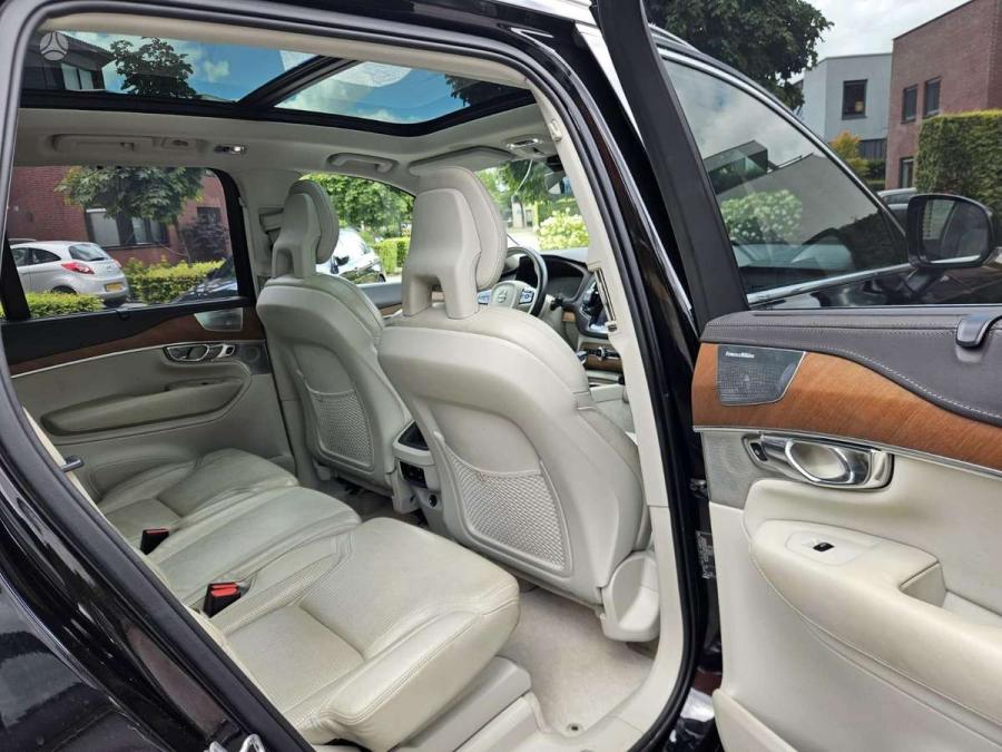 Black Volvo XC90 2015 in Kaunas, with an engine capacity of 1.97 L and mileage of 300 thousand km for 16950 €, photo 8 on AUTOMOTO.COM.LV