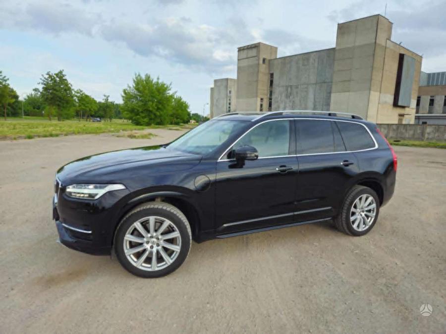 Black Volvo XC90 2015 in Panevezys, with an engine capacity of 1.97 L and mileage of 292 thousand km for 18800 €, photo 4 on AUTOMOTO.COM.LV