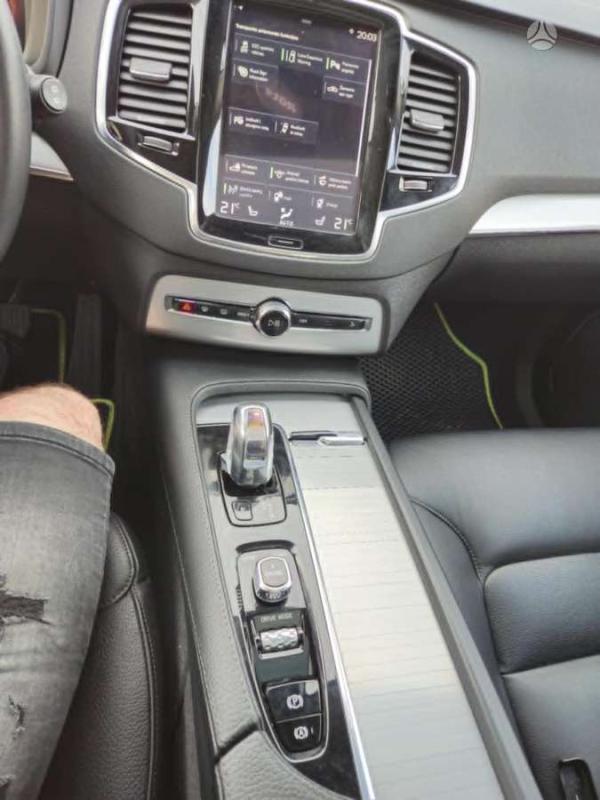 Black Volvo XC90 2015 in Panevezys, with an engine capacity of 1.97 L and mileage of 292 thousand km for 18800 €, photo 8 on AUTOMOTO.COM.LV