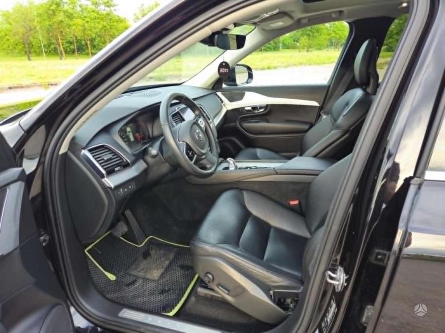 Black Volvo XC90 2015 in Panevezys, with an engine capacity of 1.97 L and mileage of 292 thousand km for 18800 €, photo 11 on AUTOMOTO.COM.LV