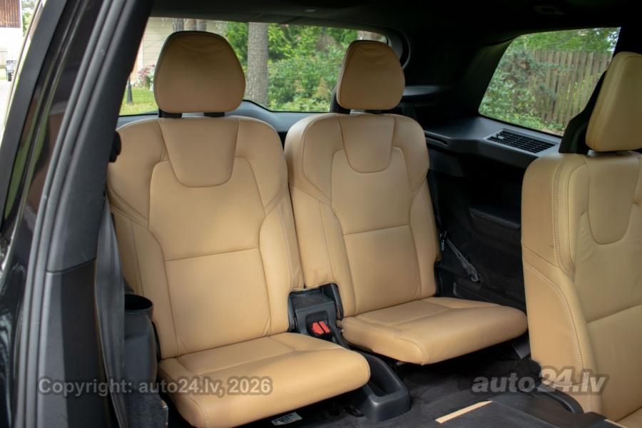 Melns Volvo XC90 2015 Tallina, ar dzinēja tilpumu 2.00 L un nobraukumu 253 tūkst. km par 19990 €, foto 10 vietnē AUTOMOTO.COM.LV
