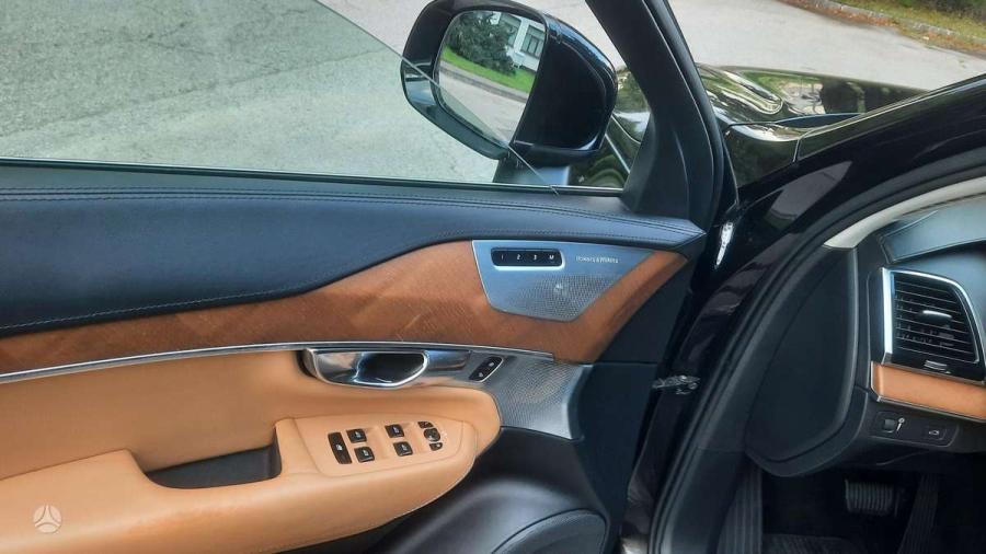 Black Volvo XC90 2015 in Kaunas, with an engine capacity of 1.97 L and mileage of 233 thousand km for 14400 €, photo 13 on AUTOMOTO.COM.LV