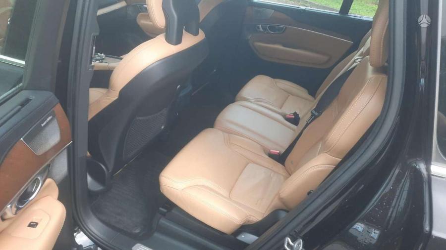 Black Volvo XC90 2015 in Kaunas, with an engine capacity of 1.97 L and mileage of 233 thousand km for 14400 €, photo 15 on AUTOMOTO.COM.LV