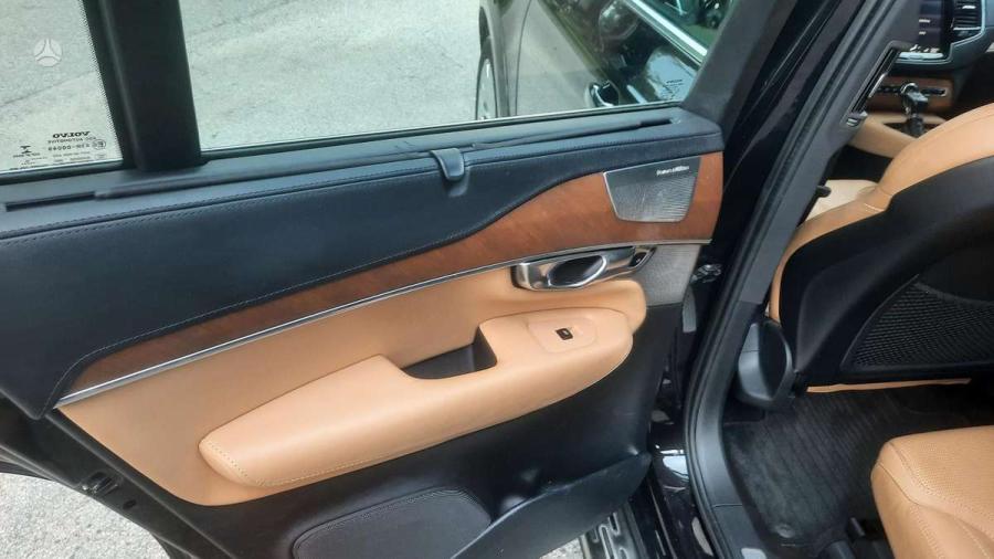 Black Volvo XC90 2015 in Kaunas, with an engine capacity of 1.97 L and mileage of 233 thousand km for 14400 €, photo 16 on AUTOMOTO.COM.LV
