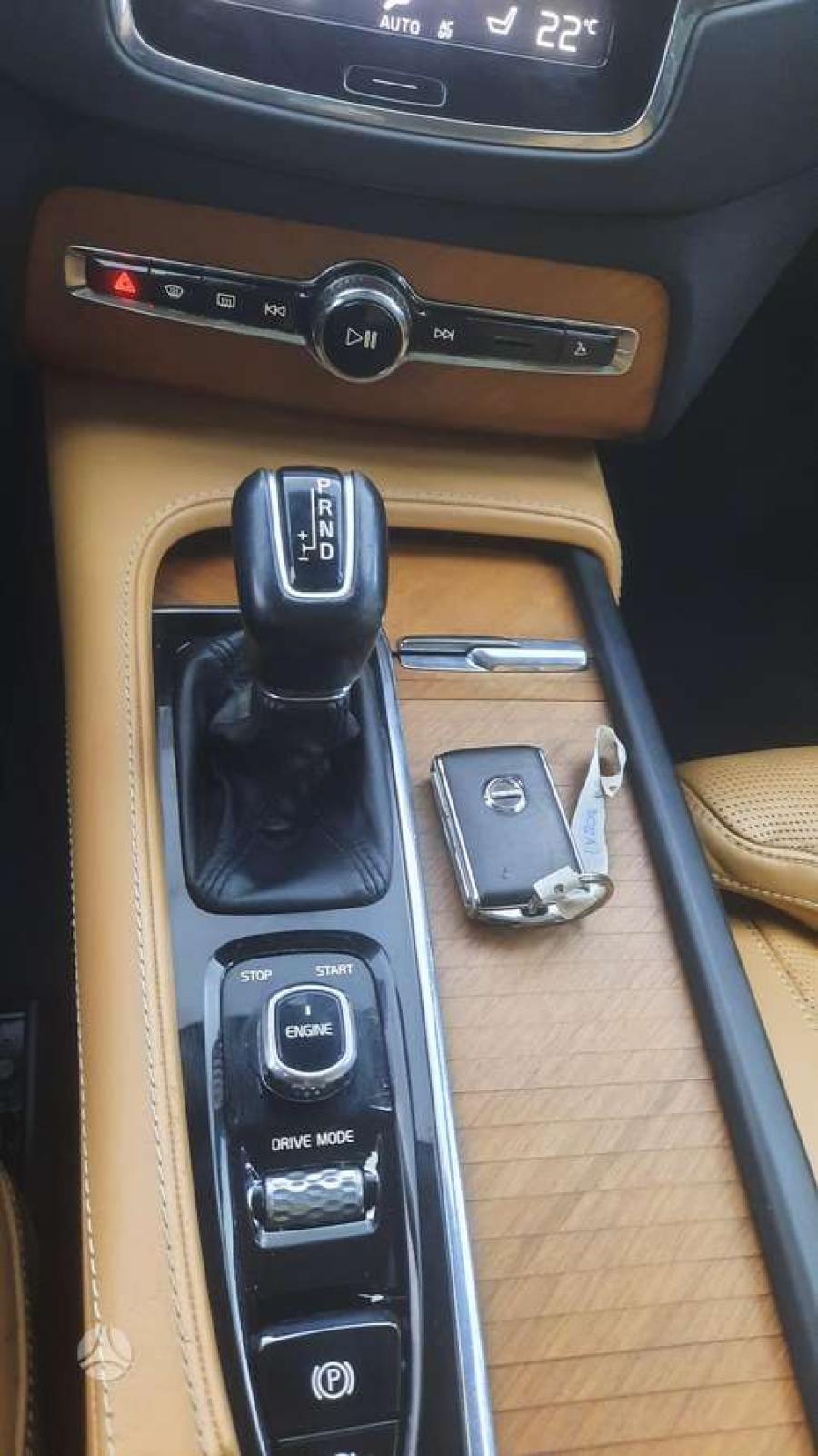 Black Volvo XC90 2015 in Kaunas, with an engine capacity of 1.97 L and mileage of 233 thousand km for 14400 €, photo 27 on AUTOMOTO.COM.LV