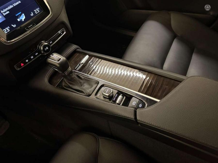 Melns Volvo XC90 2015 Marijampole, ar dzinēja tilpumu 1.97 L un nobraukumu 304 tūkst. km par 17250 €, foto 12 vietnē AUTOMOTO.COM.LV