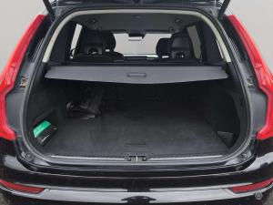 Black Volvo XC90 2015 in Vilnius, with an engine capacity of 2.00 L and mileage of 264 thousand km for 19999 €, photo 11 on AUTOMOTO.COM.LV